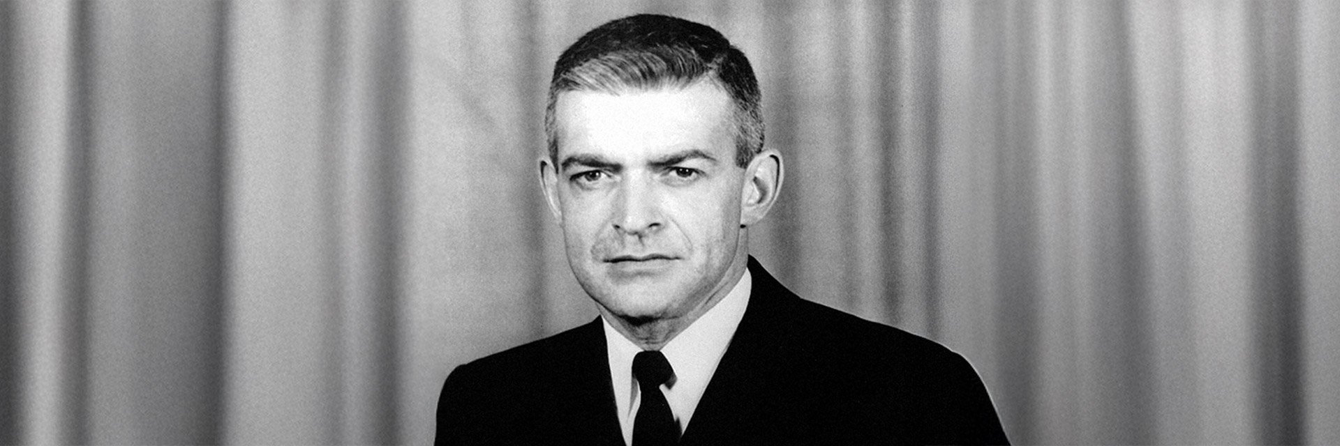 The ‘Grunt Padre’ Vincent Capodanno Was the Chaplain Mothers Like St ...